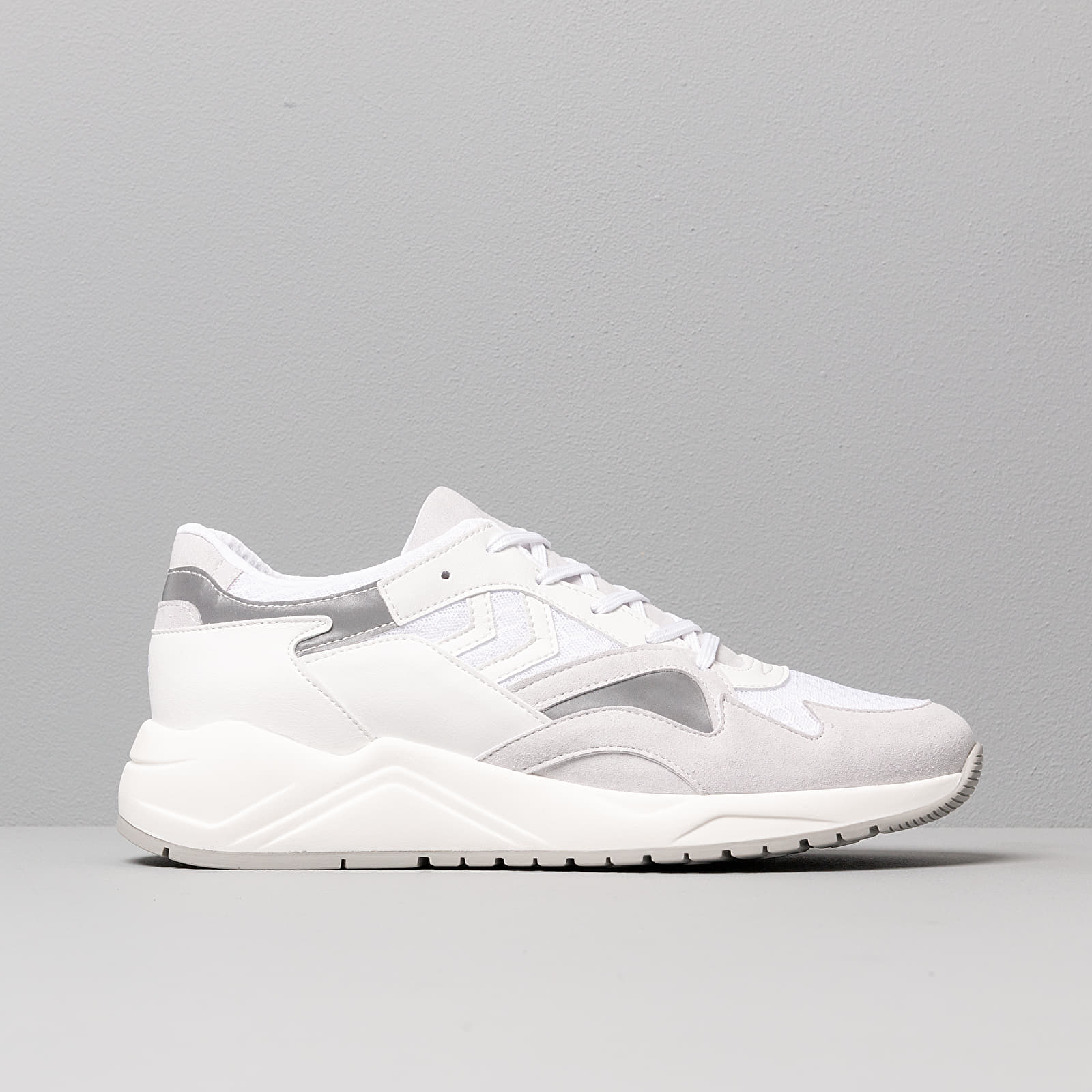 Cele mai bune modele de sneakers albi pentru ținuta zilnică | FTSHP blog